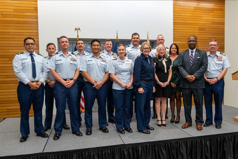 ROA presents awards at USCG fall Senior Leadership Conference - ROA