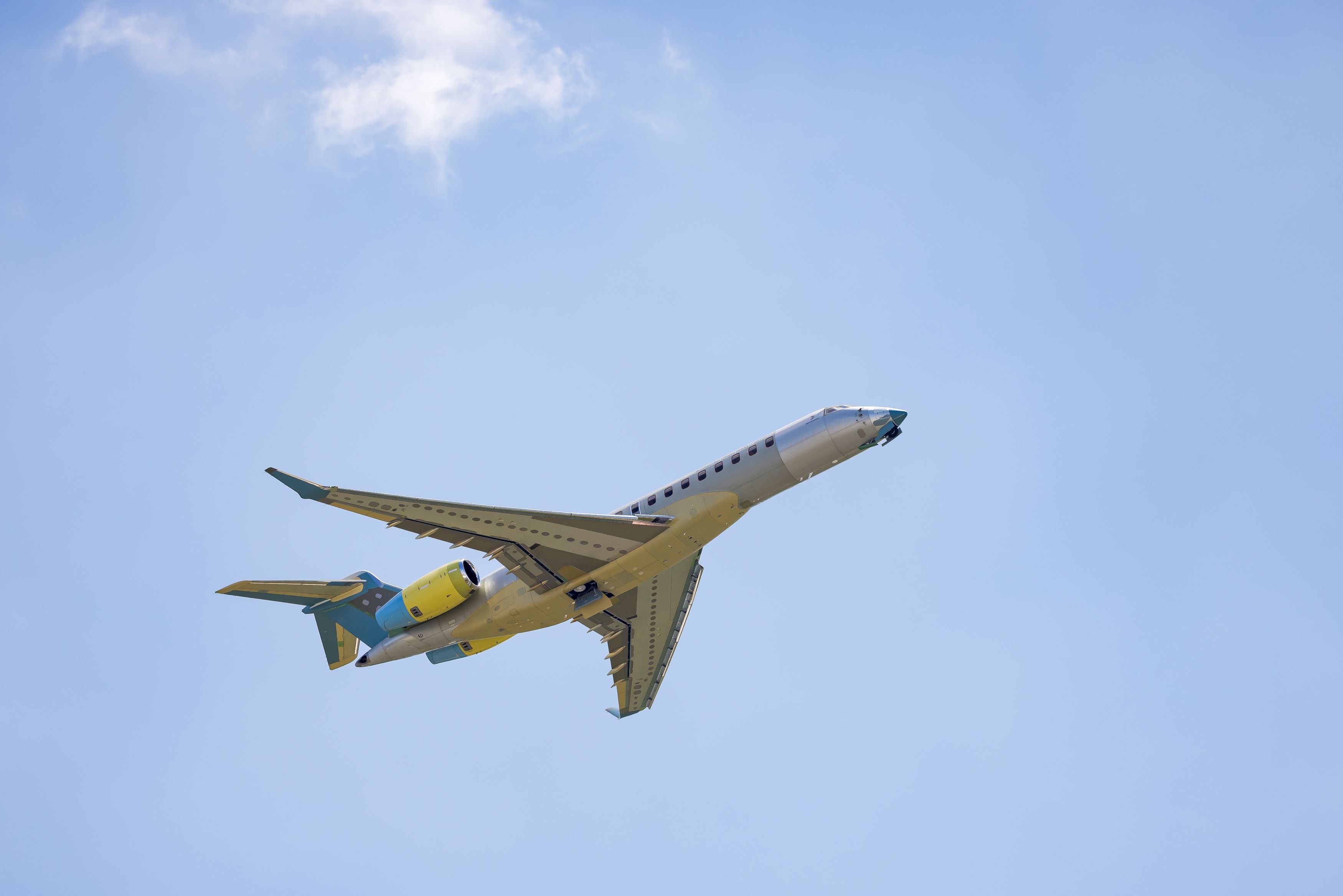 Bombardier Global 8000 completes inaugural flight - Ontario Aerospace ...